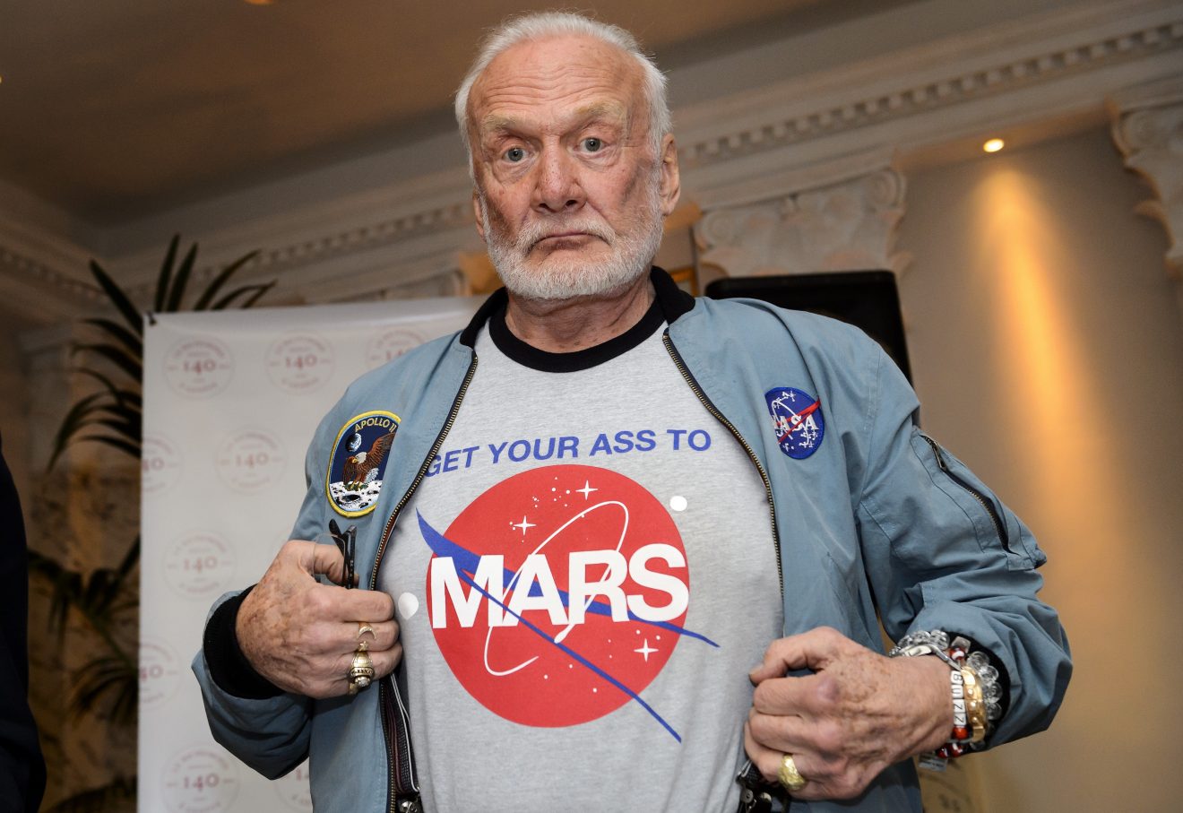 Buzz Aldrin escribe sobre las lecciones aprendidas con el Programa ...