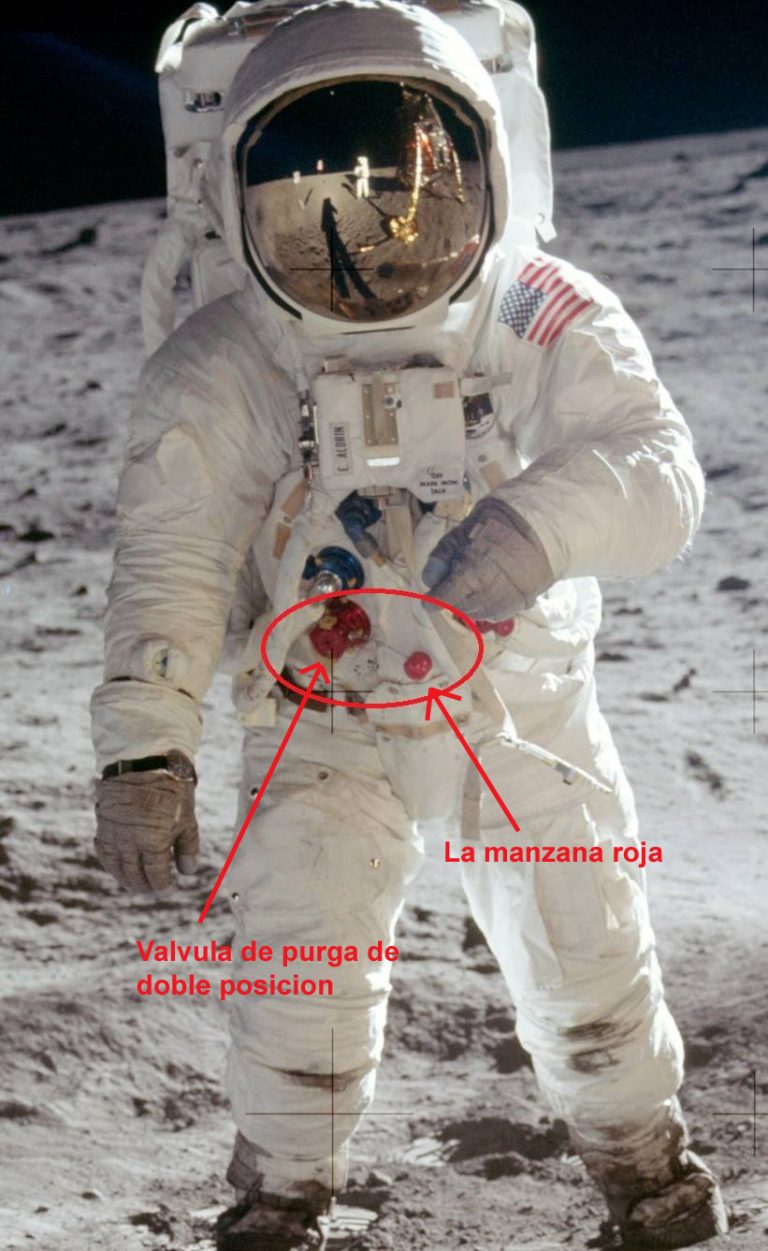 La manzana roja en el traje de los astronautas del Programa Apolo ...