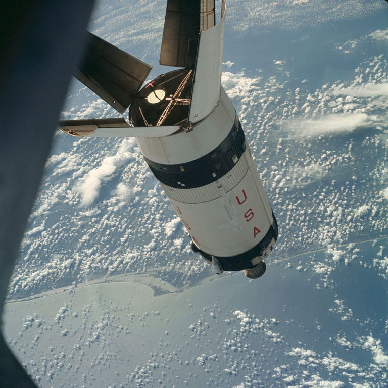 Apollo reflections; los astronautas del Apolo comentan las fotografías ...